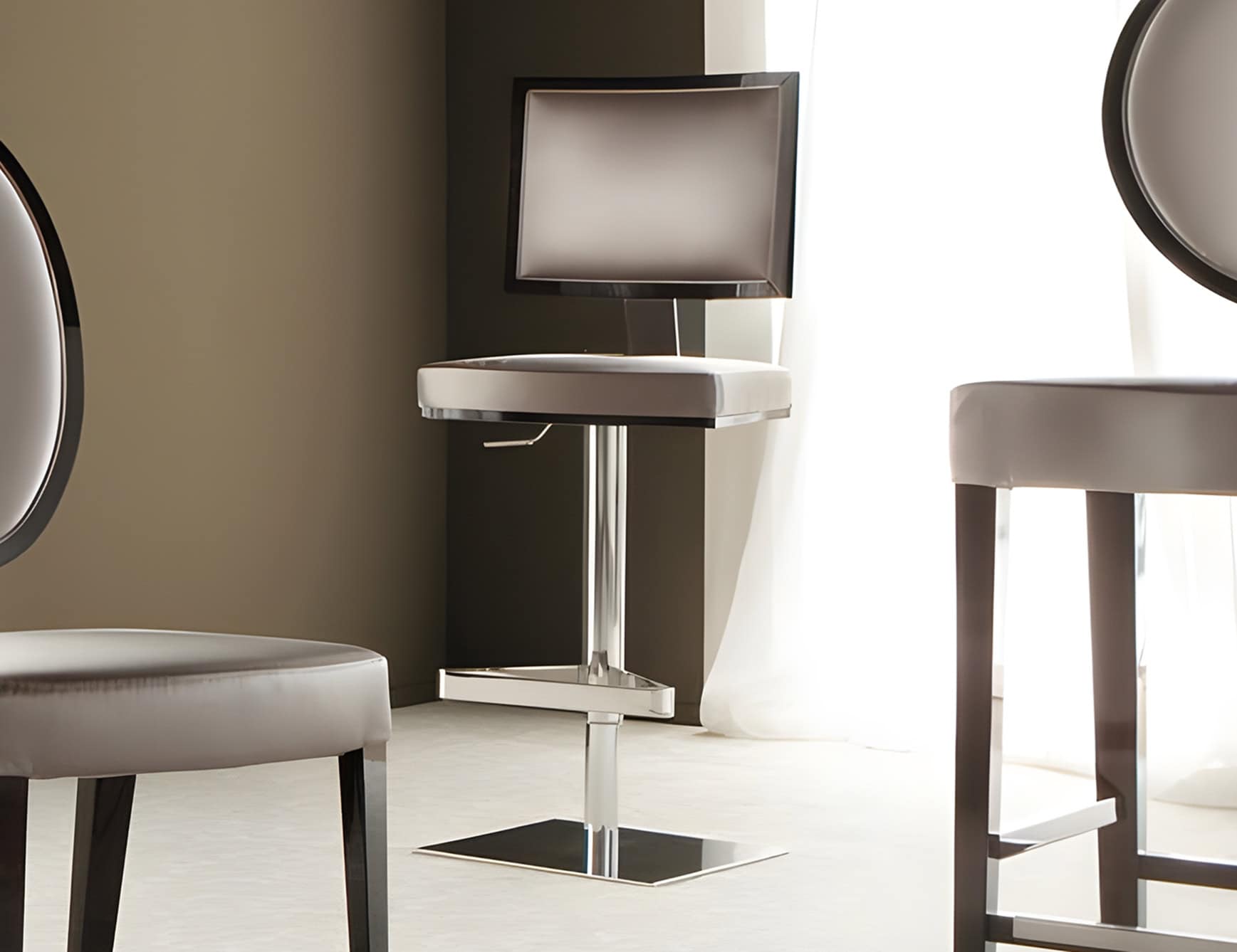 Resort Beige Leather Stool | Costantini | Nella Vetrina