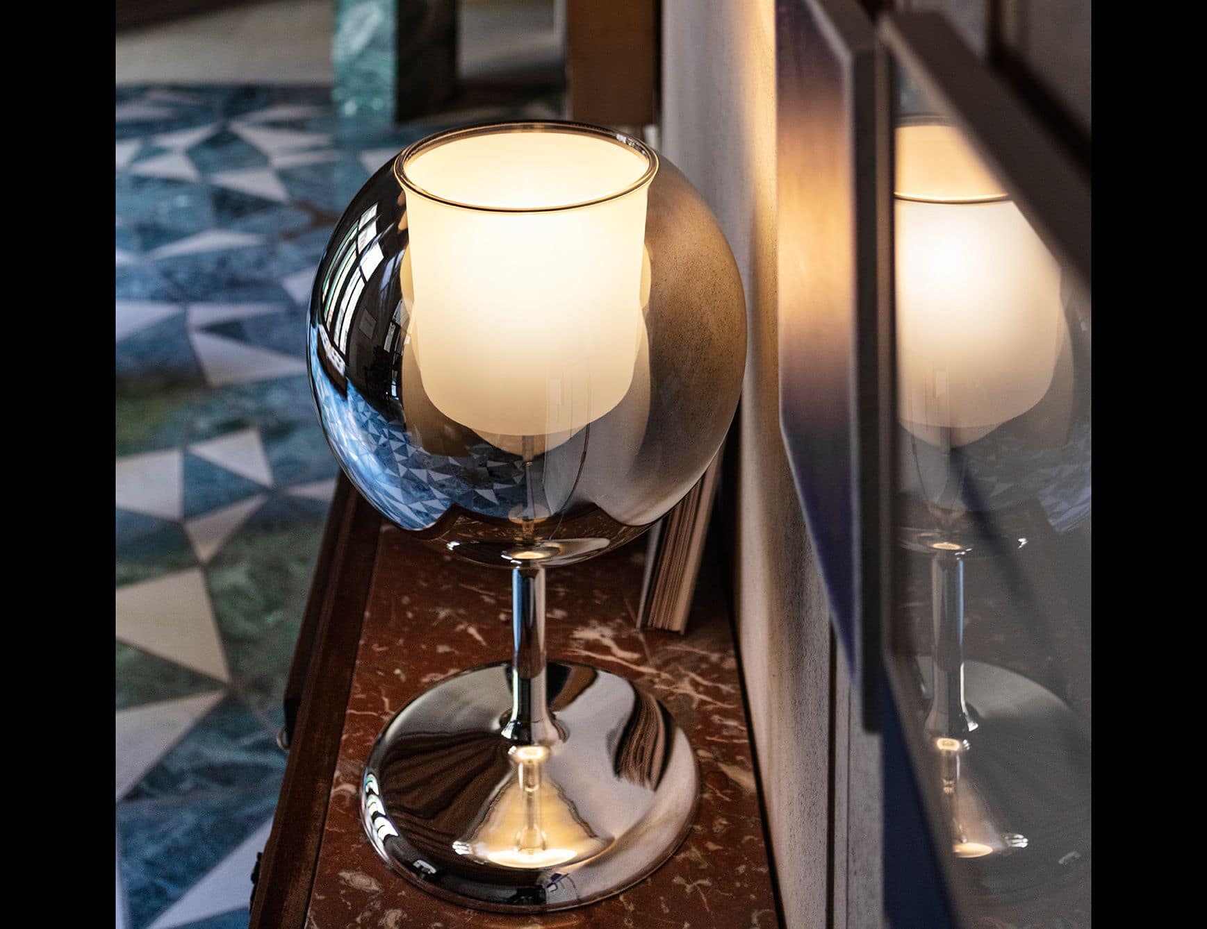 Glo Pink Glass Table Lamp | Penta | Nella Vetrina