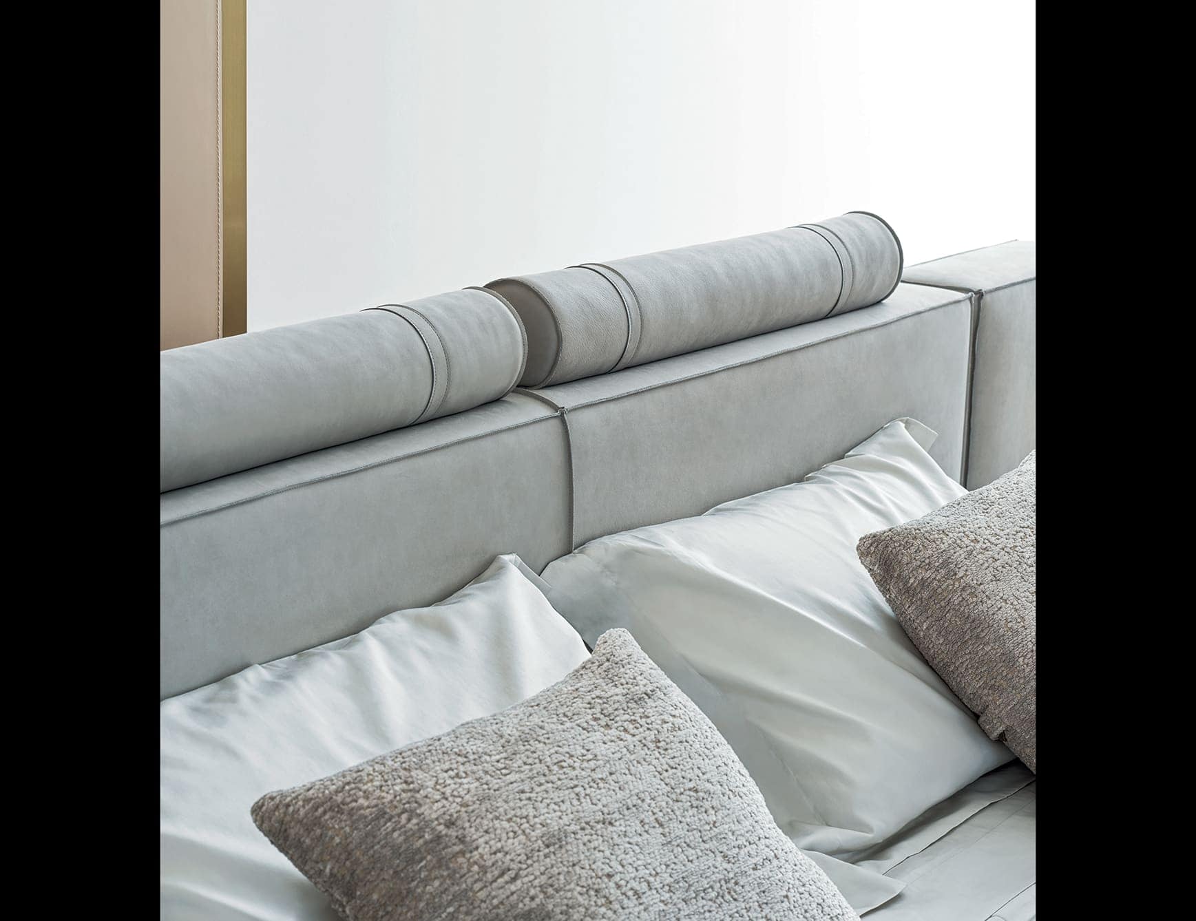 Rubik Big Grey Leather Bed | Rugiano | Nella Vetrina